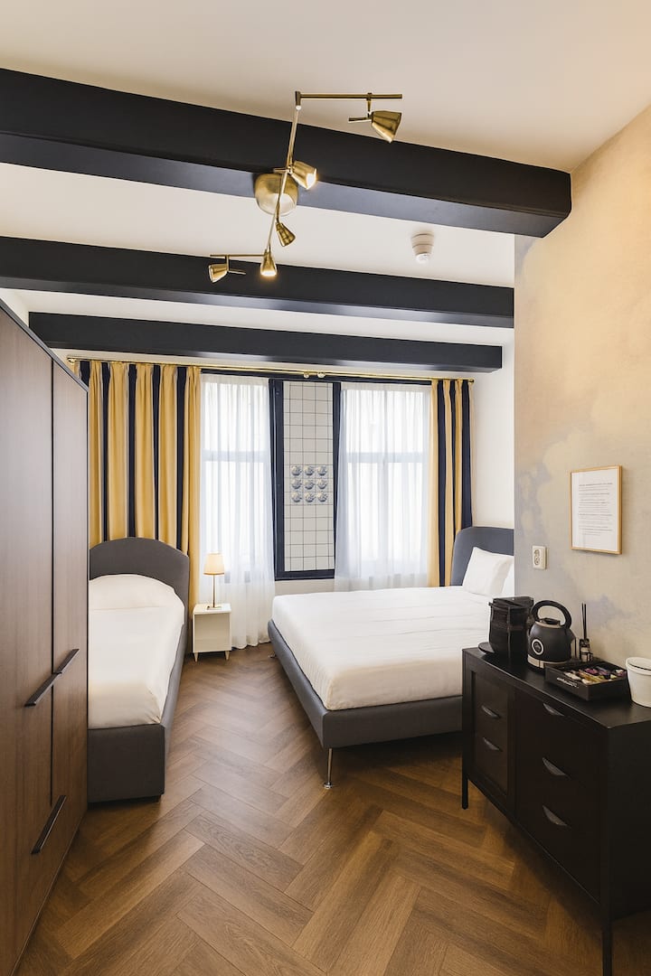 Family Room - 4 Guest - Hotel Prinsenhof - Garden - Ámsterdam