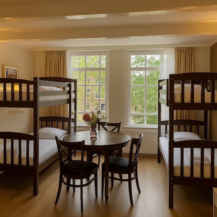 Family Room - 6 Guest - Hotel Prinsenhof - Canal - Amsterdam