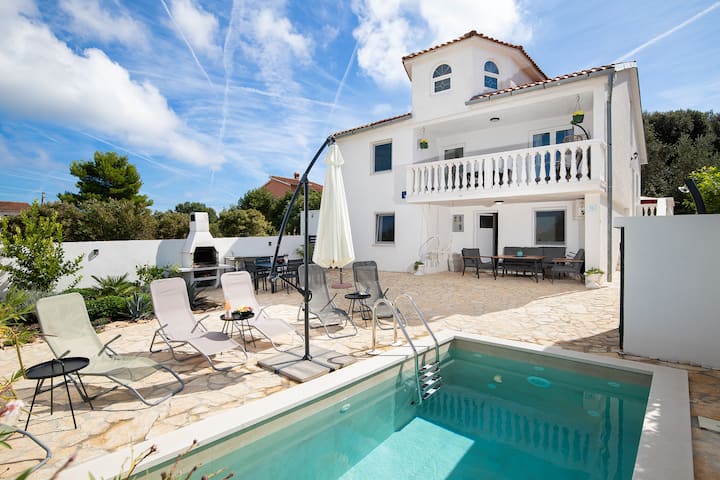 Euer Haus Mit 2 Apartments – Viel Platz & Komfort - Medulin