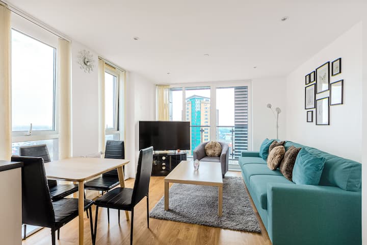 Modern 2br Gem W/balcony, 5 Min Stratford Station - London