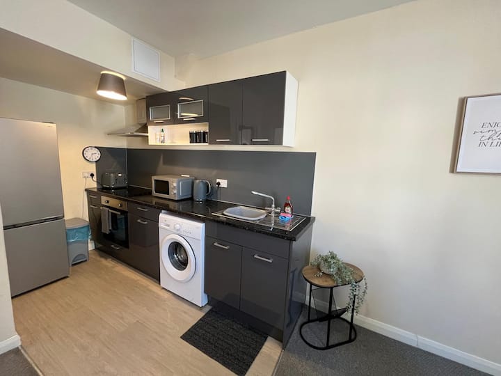 Cosy 1 Bedroom Flat Sleeps 2 Free Wi-fi - Swindon