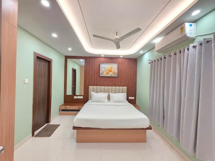 2 Premium '1bhk' Near Railway Station - 푸리