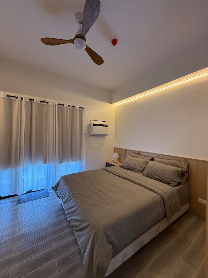 Modern Cozy Condo W/ Balcony In Downtown - Philippines