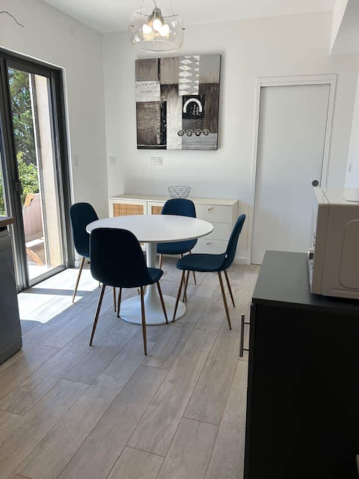 Maisonnette 
2 Chambres 
Proche D'aix-en-provence - Rousset