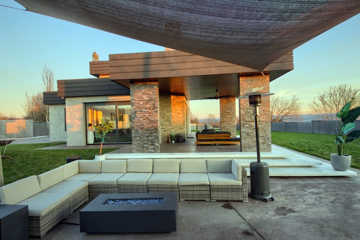 Luxe Villa & Hilltop Hideaway With Scenic Views - Serbia