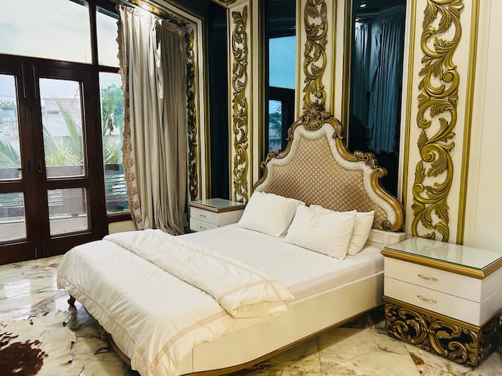 Royal Sky Garden 5br Bungalow At Dha Phase 5. - Karachi