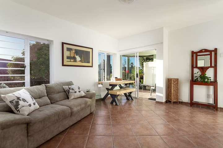 Cozy Beachside Apartment - Parklands