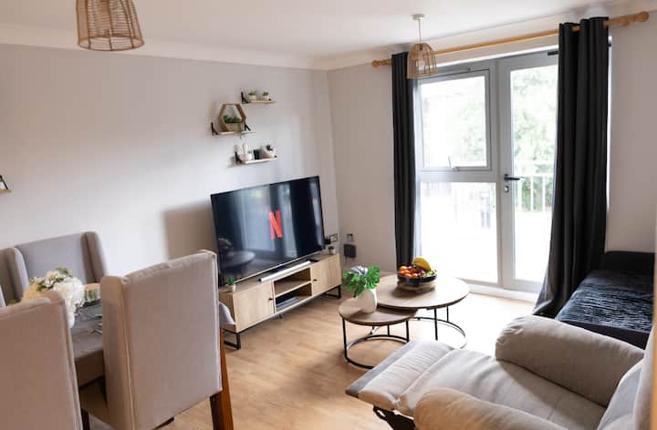 Modern Apt | 5 Min Walk To Centre - コヴェントリー