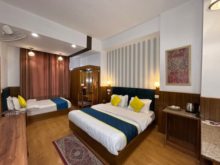Logocafe. Deluxe Family Room With Breakfast - Shimla