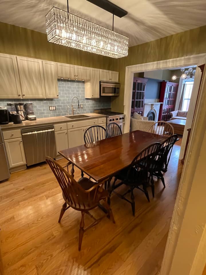 Downtown 3br Duplex Full Kitchen Parking Off I-787 - Albany, NY