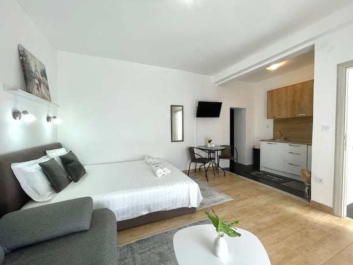 Grey Apartment With Sauna And Free Parking - Budva