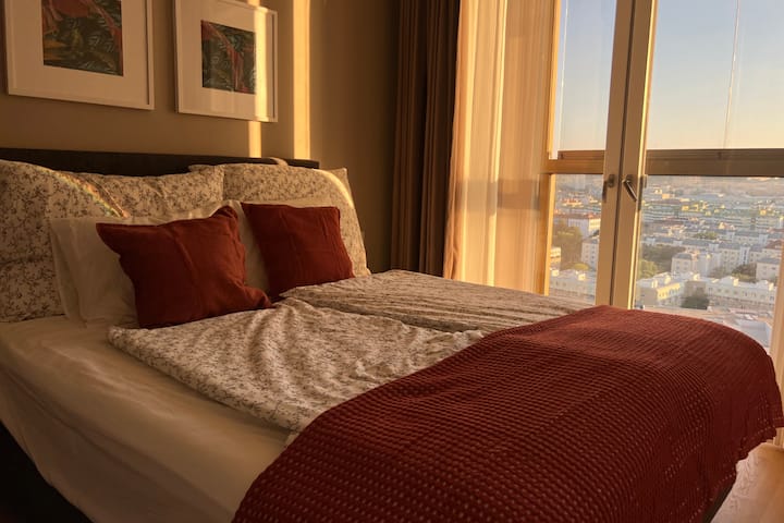 Heliotower Sky Suite | 20th Floor | Pool Gym - Viyana