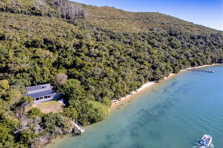 Holiday Home | Beach Access & Private Boat Mooring - Knysna