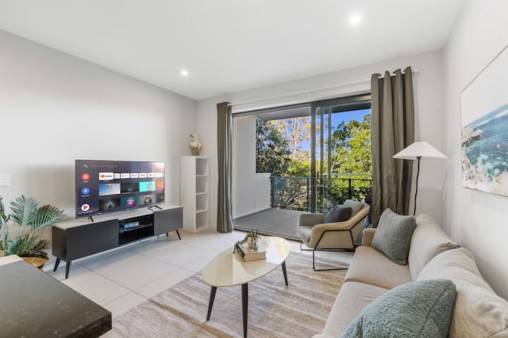 Stylish Escape | 2 Ensuites + Balcony | Near Shops - Logan City