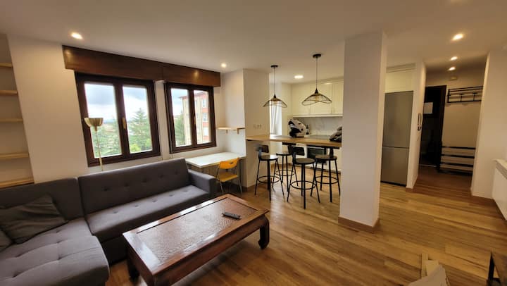 Apartamento Con Cocina Abierta Y Vistas Verdes - Oviedo