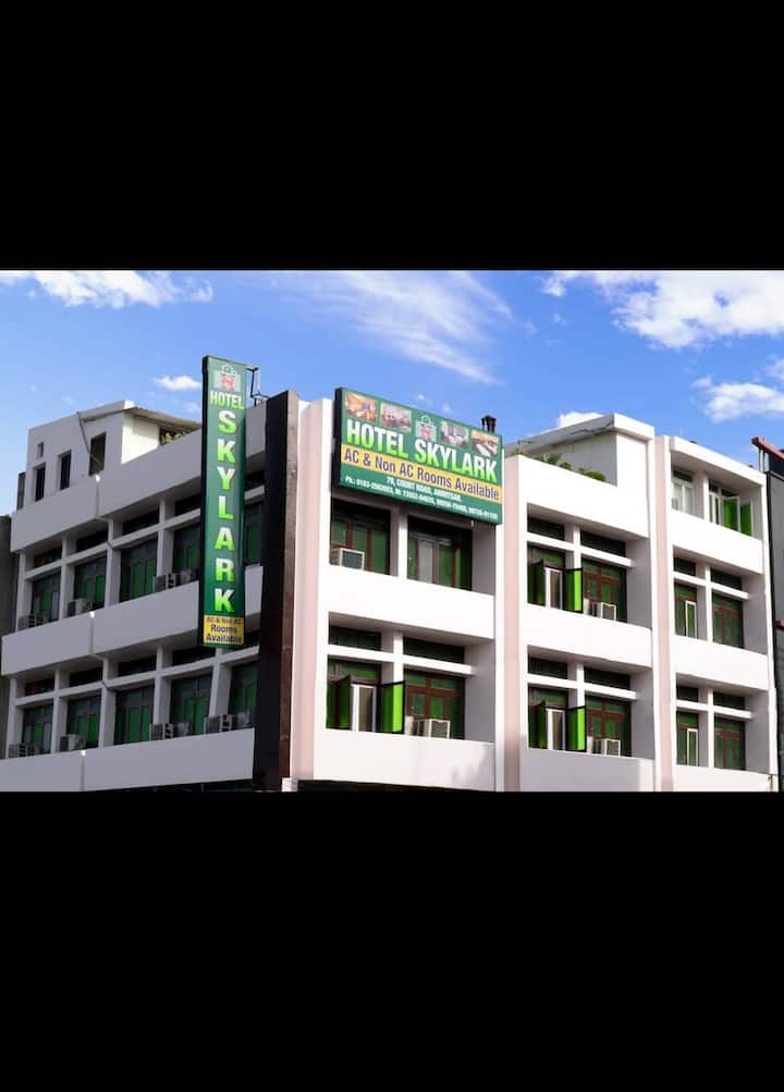 Hotel Skylark Amritsar!
Walk To Railway Station. - Amritsar
