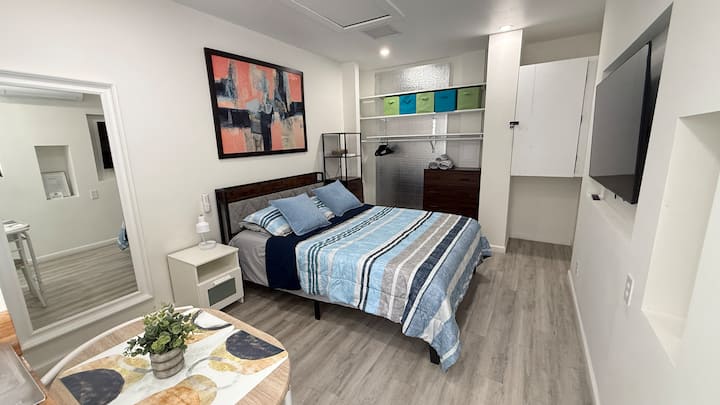 Modern Cozy Studio W/ Kitchenette & Private Bath - Pompano Beach, FL