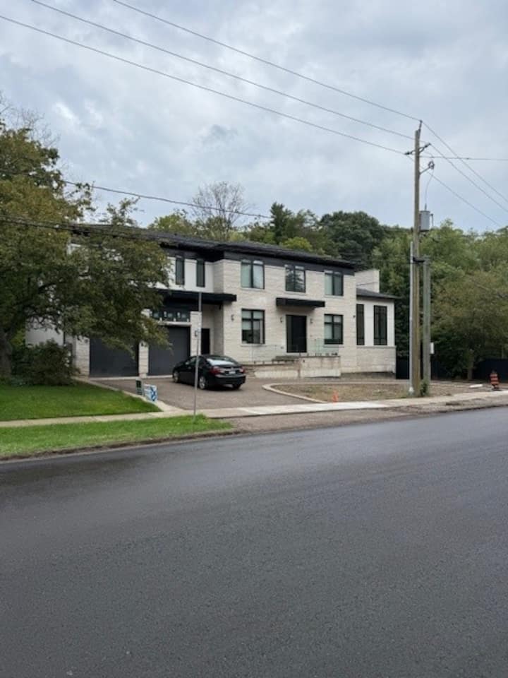 Brand New Muskoka-syle Home | Near Toronto & Lake! - Oakville