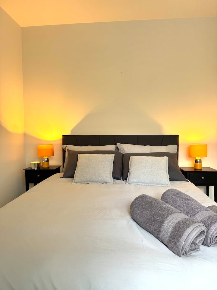 Brand-new Flat For 4 Top Central Location King Bed - Farnham Castle