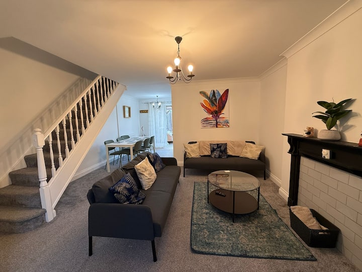 Newbury House Long Stays Free Parking And Wifi - Swindon