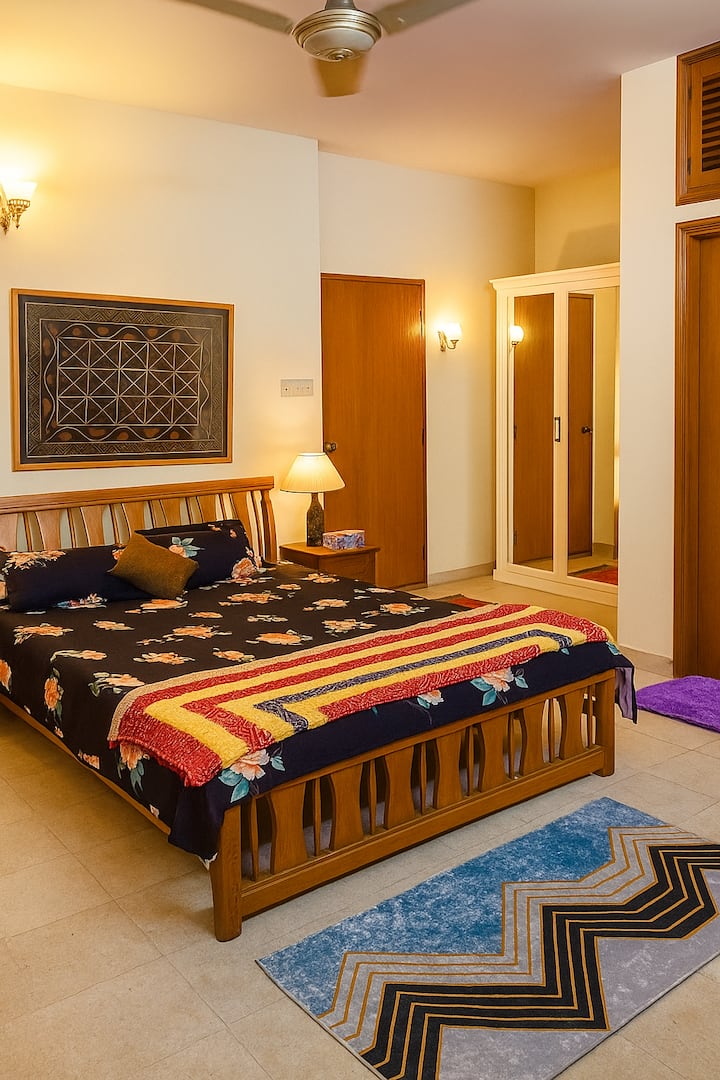 Stylish 3-br Retreat In Gulshan Near Lake - Dhaka