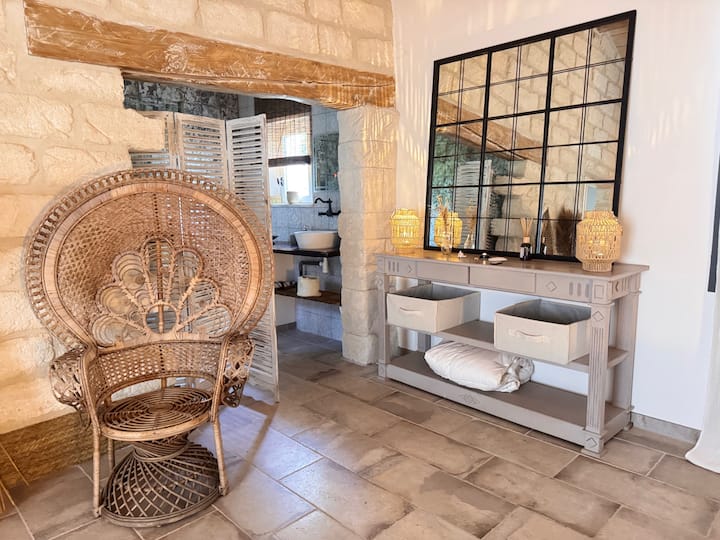Maison Des Vendangeurs: Gîte De Charme En Camargue - Vauvert