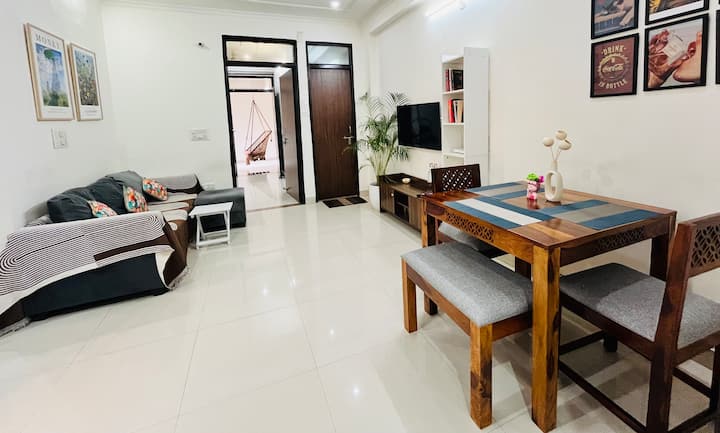 Cozy 2 Bhk Flat| Full Kitchen| Balconyi Nr Airport - Delhi