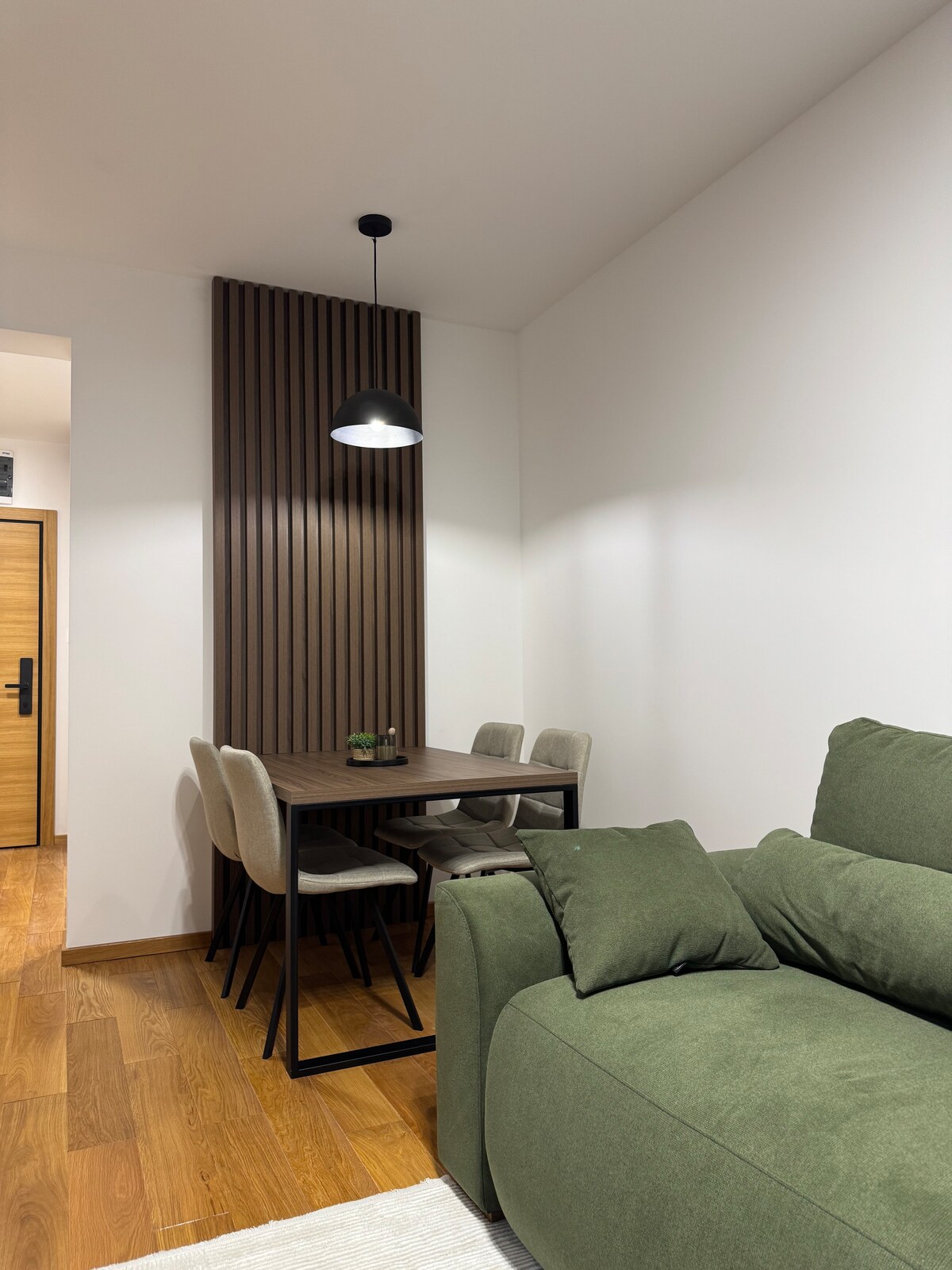 Square 25 Apartments - Green - Flats for Rent in Novi Sad, Vojvodina ...