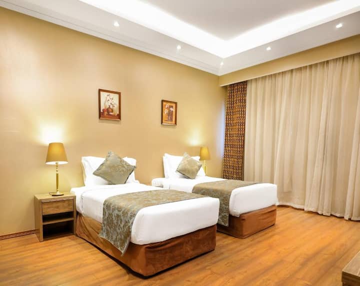 Al Ansar Golden Tulip Twin Bedroom, 8 Min Walk - Medina