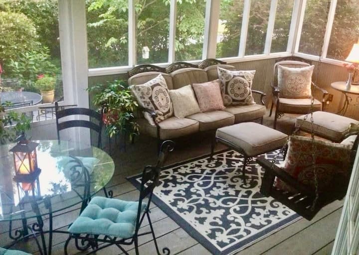 The Loft Between The Hedges - Athens, GA