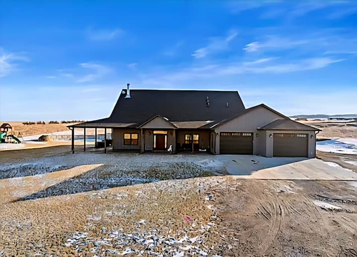 Beautiful 5 Bedroom Home On Acreage! - Sturgis, SD