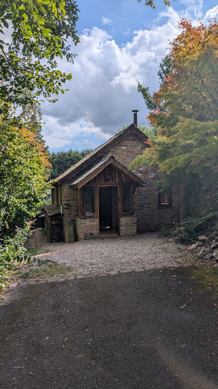 Cosy Timber Lodge Near Airport, Peaceful, Green. - Knutsford