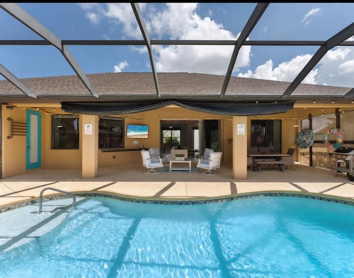 Luxury Paradiseretreat ~Waterfront~heated Pool~spa - ケープコーラル, FL