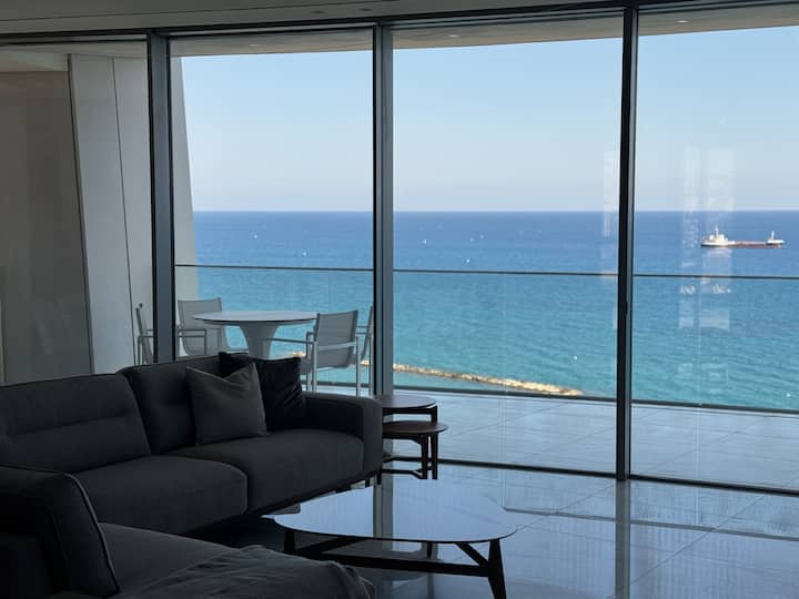 Oceanfront 3br In The One Tower, Limassol - Limassol