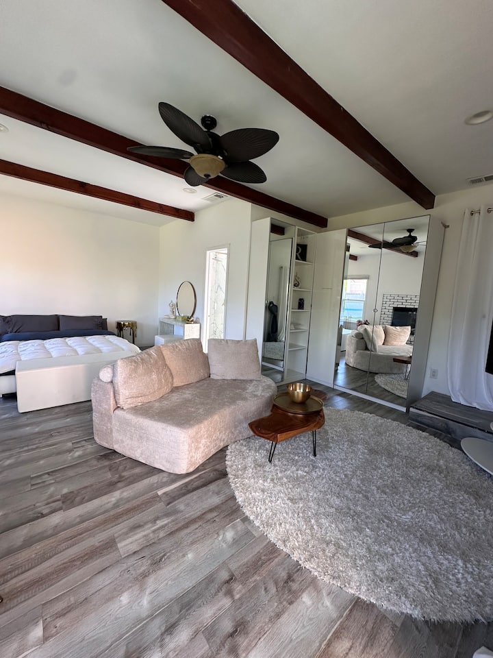 Private Modern Unit & Backyard, Pet, Free Parking - Long Beach, CA