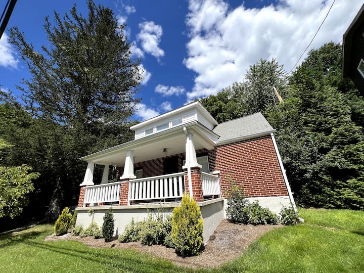 Stylish Retreat Close To Lane Stadium - Blacksburg, VA