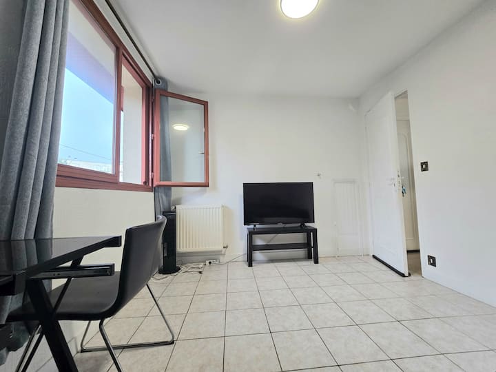 Une Chambre Près De Paris - Villejuif