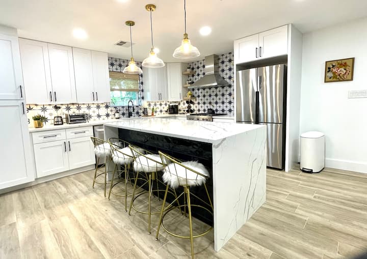 Bungalow By Gtown Square/bikes/outdoor Space - Georgetown, TX