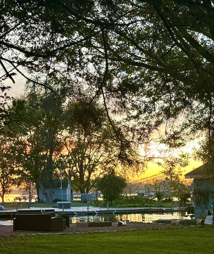 Pistakee Lake & Meyers Bay! Enjoy Boating, Fishing - Fox Lake, IL