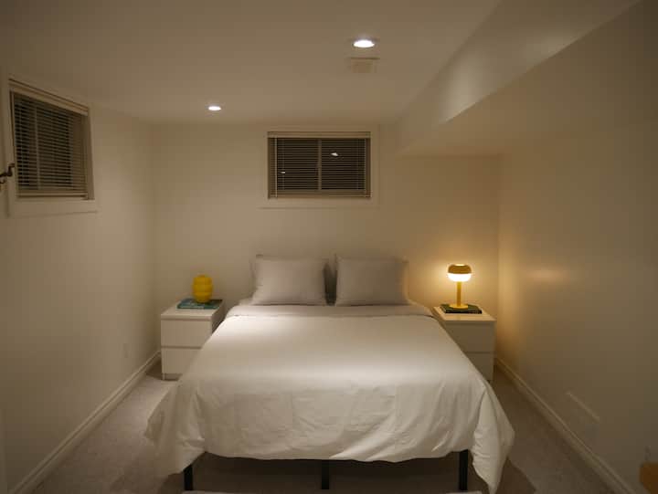Westboro Spacious Basement Studio (28+ Days Only) - Ottawa