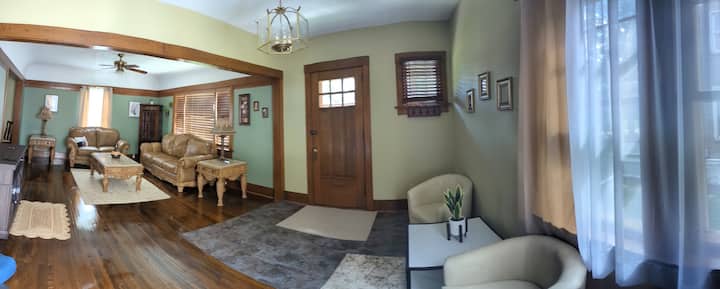 The Estate House 
 Spacious, Comfy, & Cozy - Rockford, IL