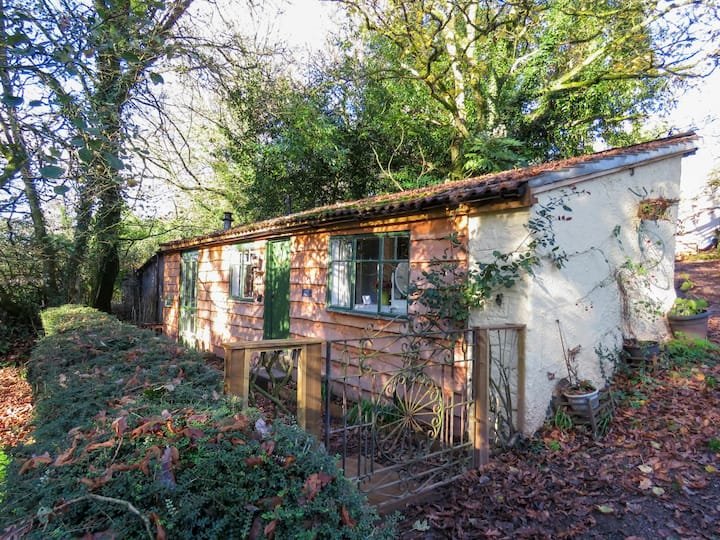 1 Bed Bluebell Cottage - Lurley Manor - Tiverton Castle