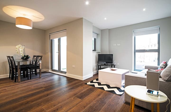 Stylish Home In Weybridge - Hampton