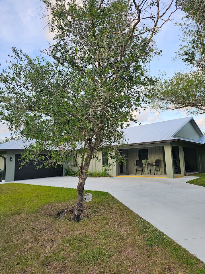 Traveling Nurses, Wfm, Safe, Quiet, Luxury, Beach. - Port Charlotte, FL