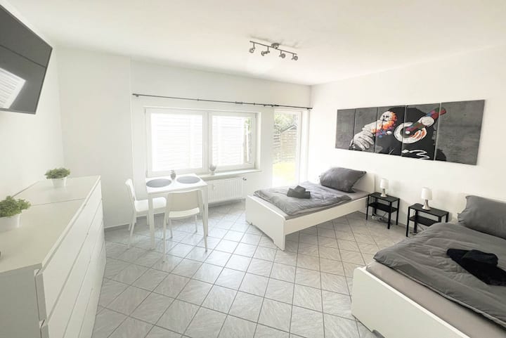 Einzelbetten - Gute Anbindung - Bettwäsche - Bad Segeberg