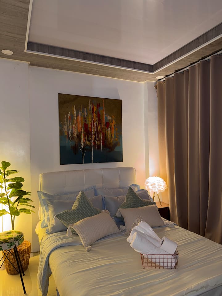 Solara Boutique Room W/ Netflix, Wi-fi, & Kitchen - Butuan