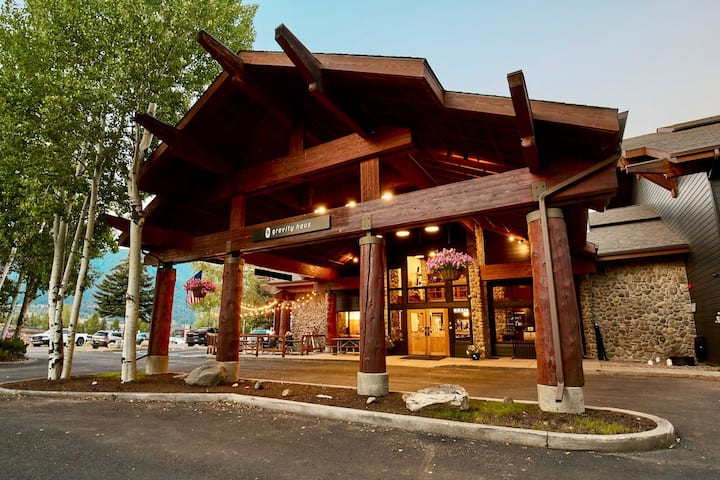 Gravity Haus Big Sky - Big Sky, MT