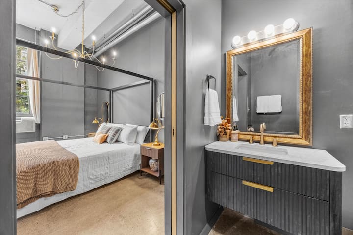 The Knox Nook | Jfg Building W/ Balcony + Parking - Knoxville, TN