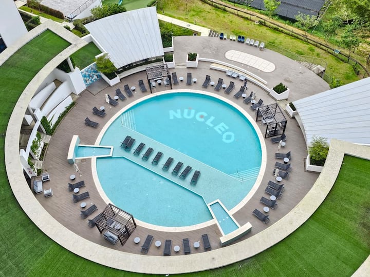 Central Luxury: Balcony, Pool, Rooftop & Workspace - San José