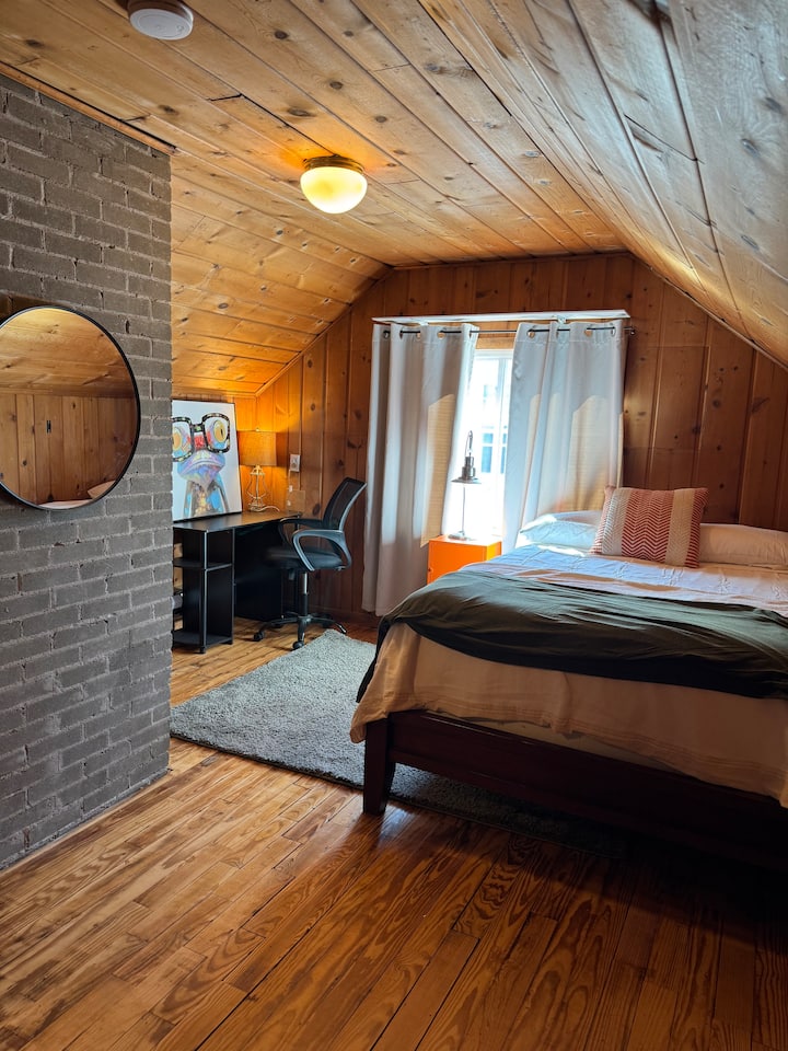 The Alumni - Walk To Msu & Spartan Stadium - East Lansing, MI